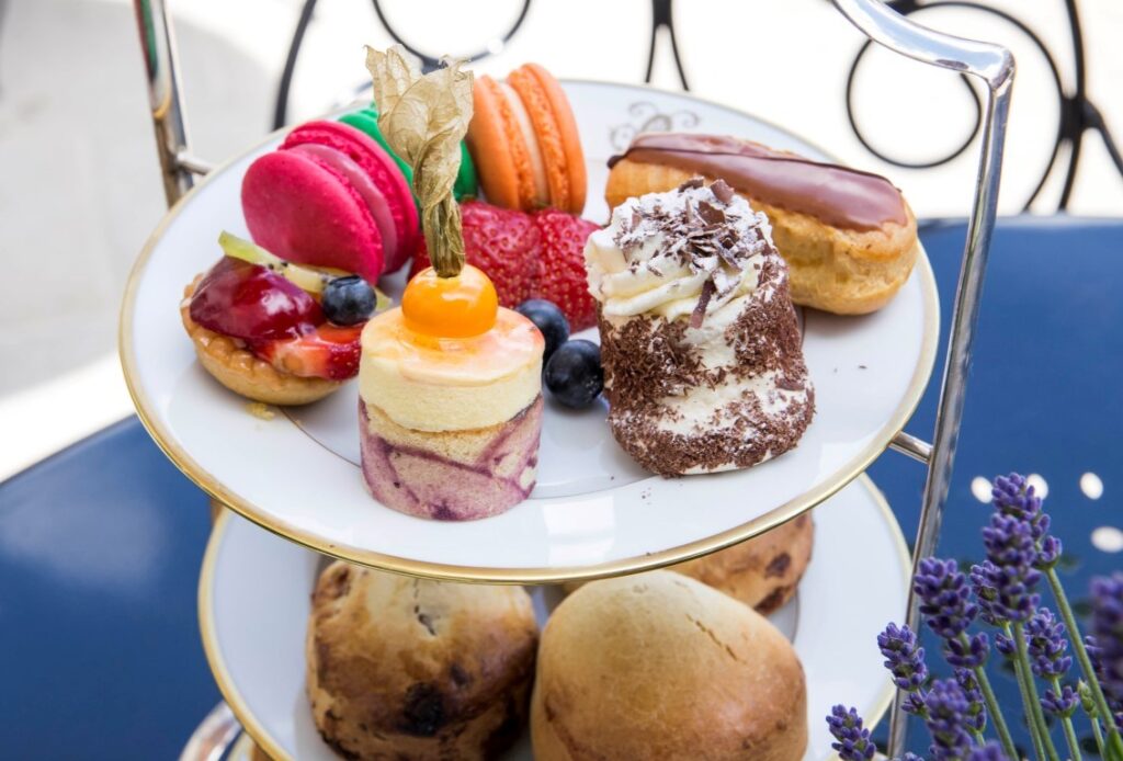 Food & Drinks - Grand Hotel Normandy Excellent breakfast & bar